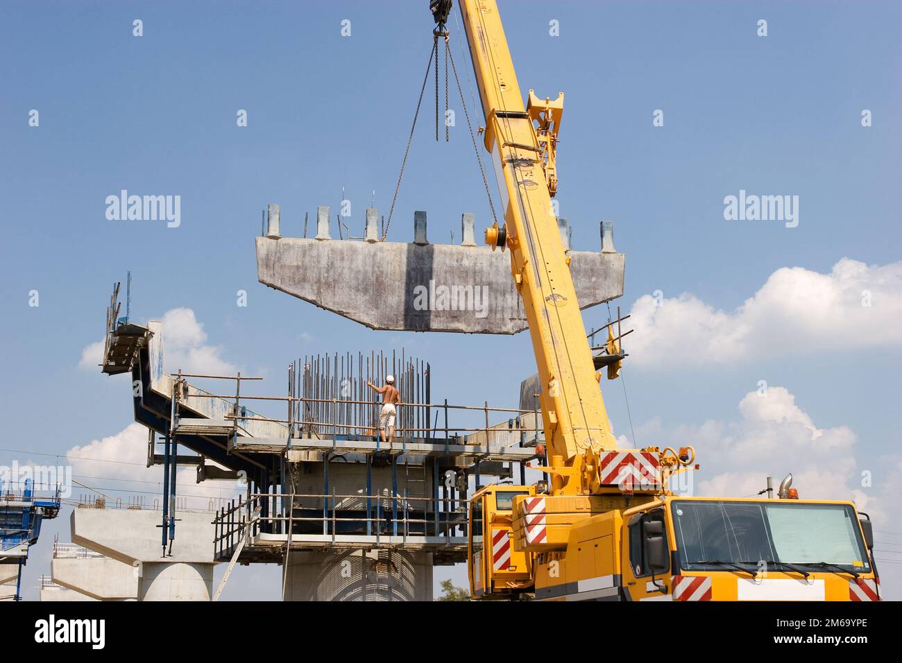 Steel frame construction lift platform hi-res stock photography and ...