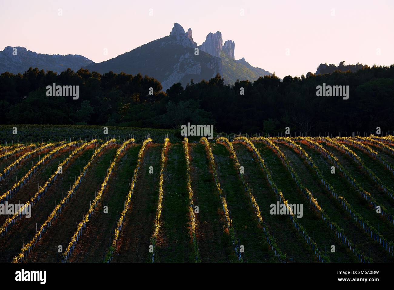 Cirque de Saint Amant, Dentelles de Montmirail, Suzette, Provence ...