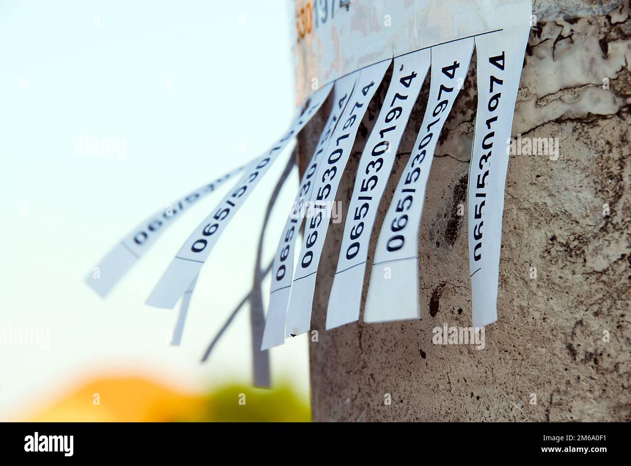 Ad on pillar hi-res stock photography and images - Alamy