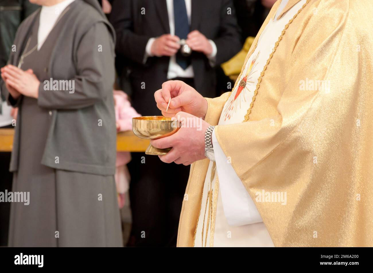 Communion catholic priest hi-res stock photography and images - Alamy