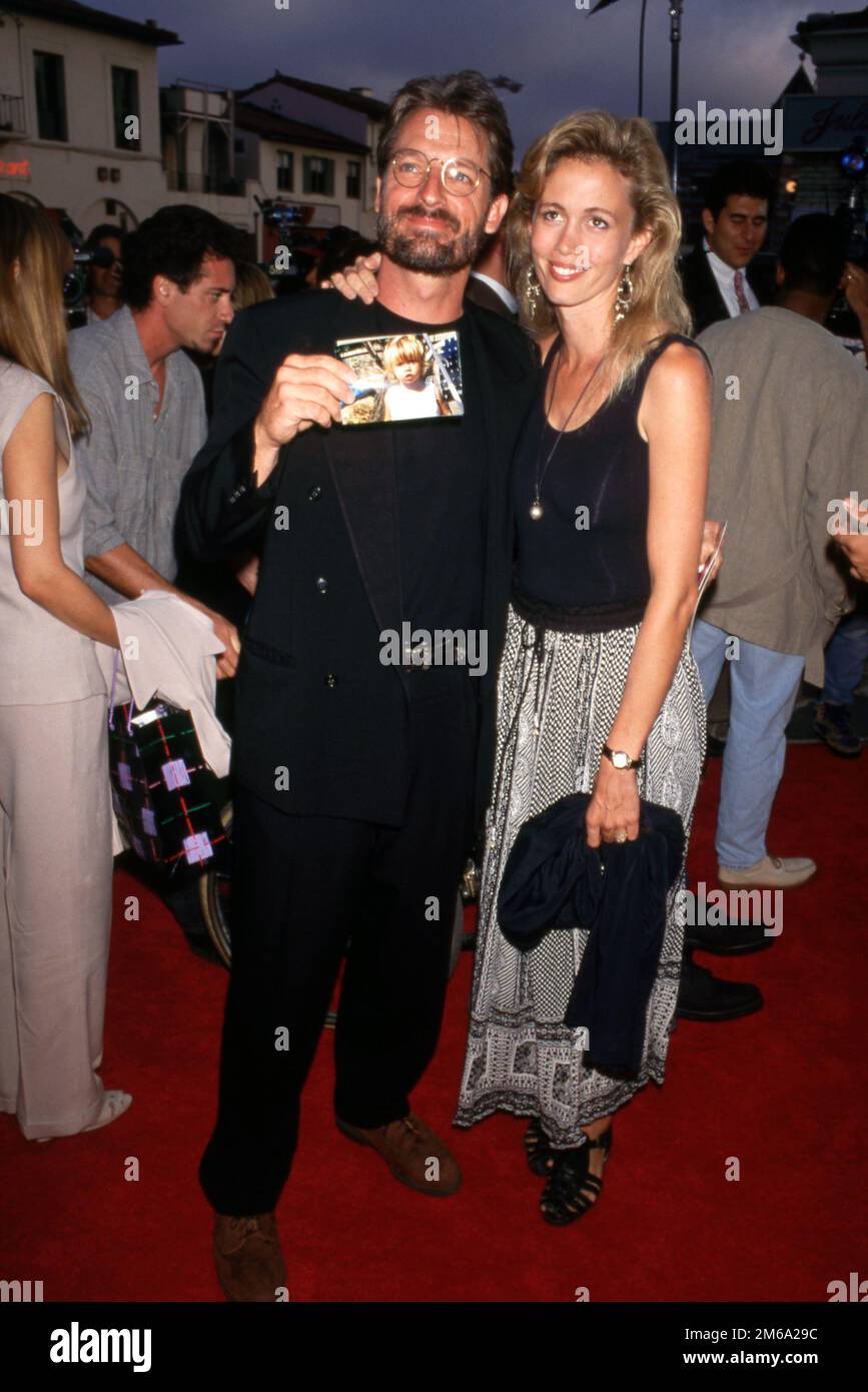 Perry king and Jamie Elvidge at the premiere of In the Line of Fire on ...