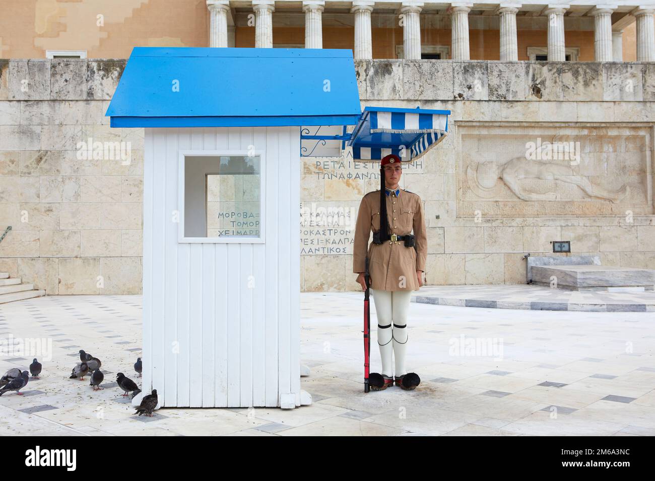 Evzone guards marching syntagma hi-res stock photography and images - Alamy