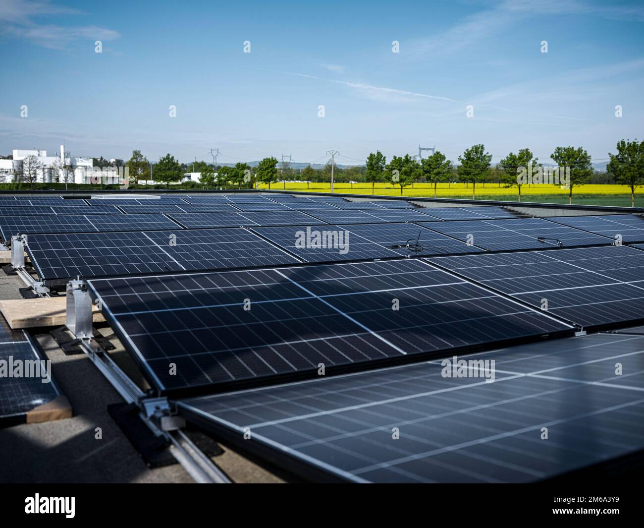 Fitting panels solar hi-res stock photography and images - Alamy