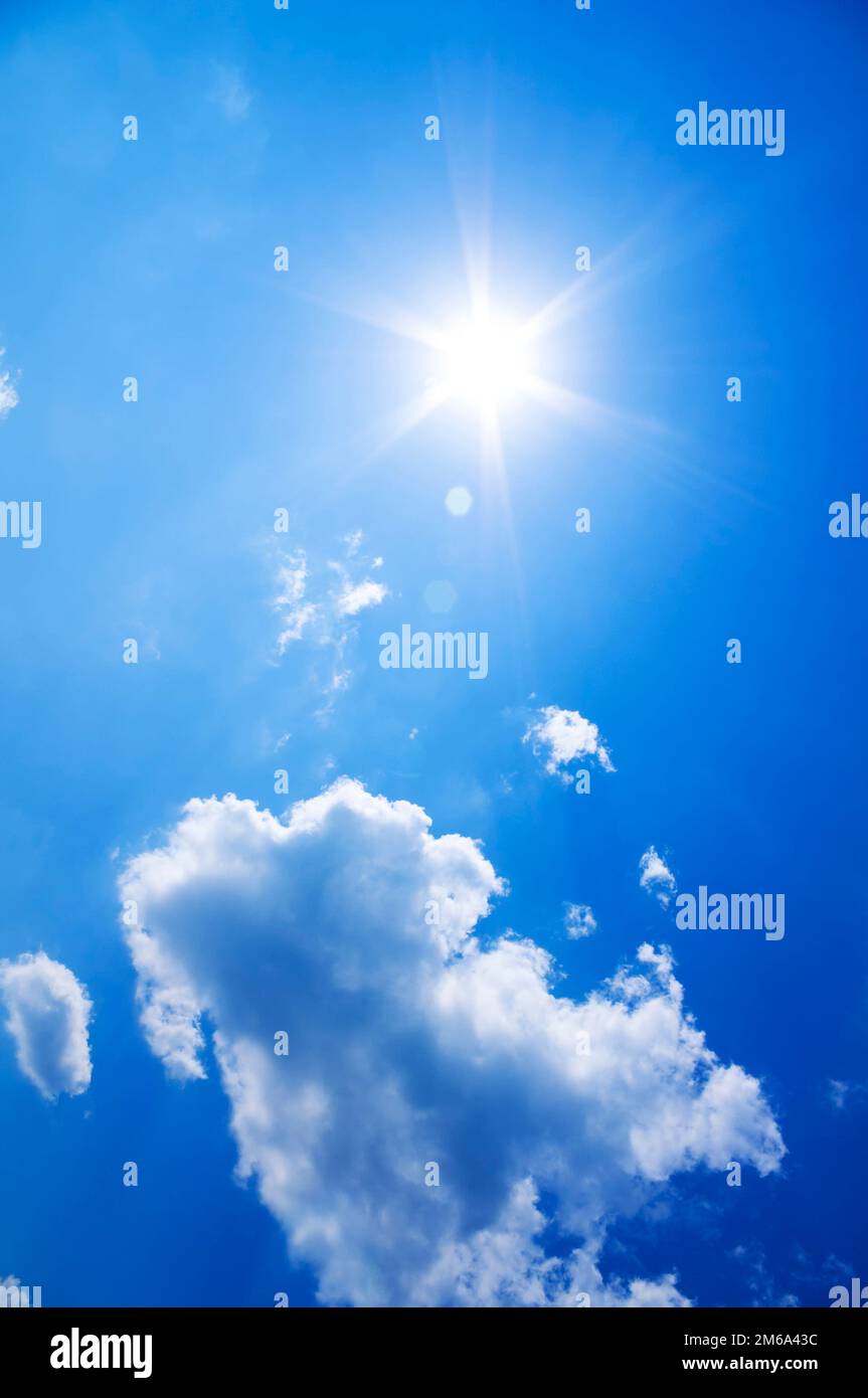 Sunny day sky hi-res stock photography and images - Alamy