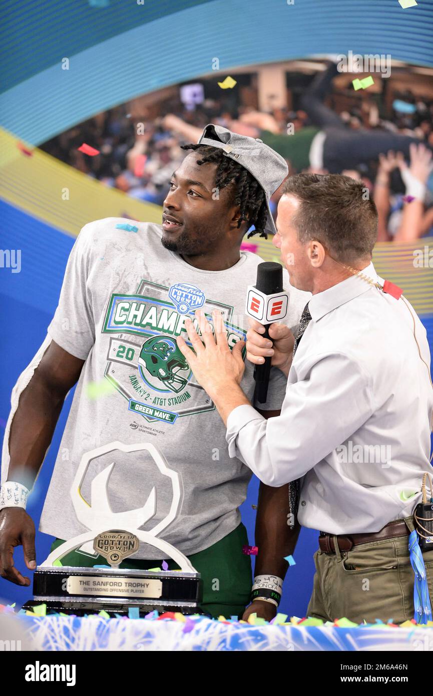 Broken Arrow, Oklahoma, USA. 2nd Jan, 2023. Tulane Green Wave running ...