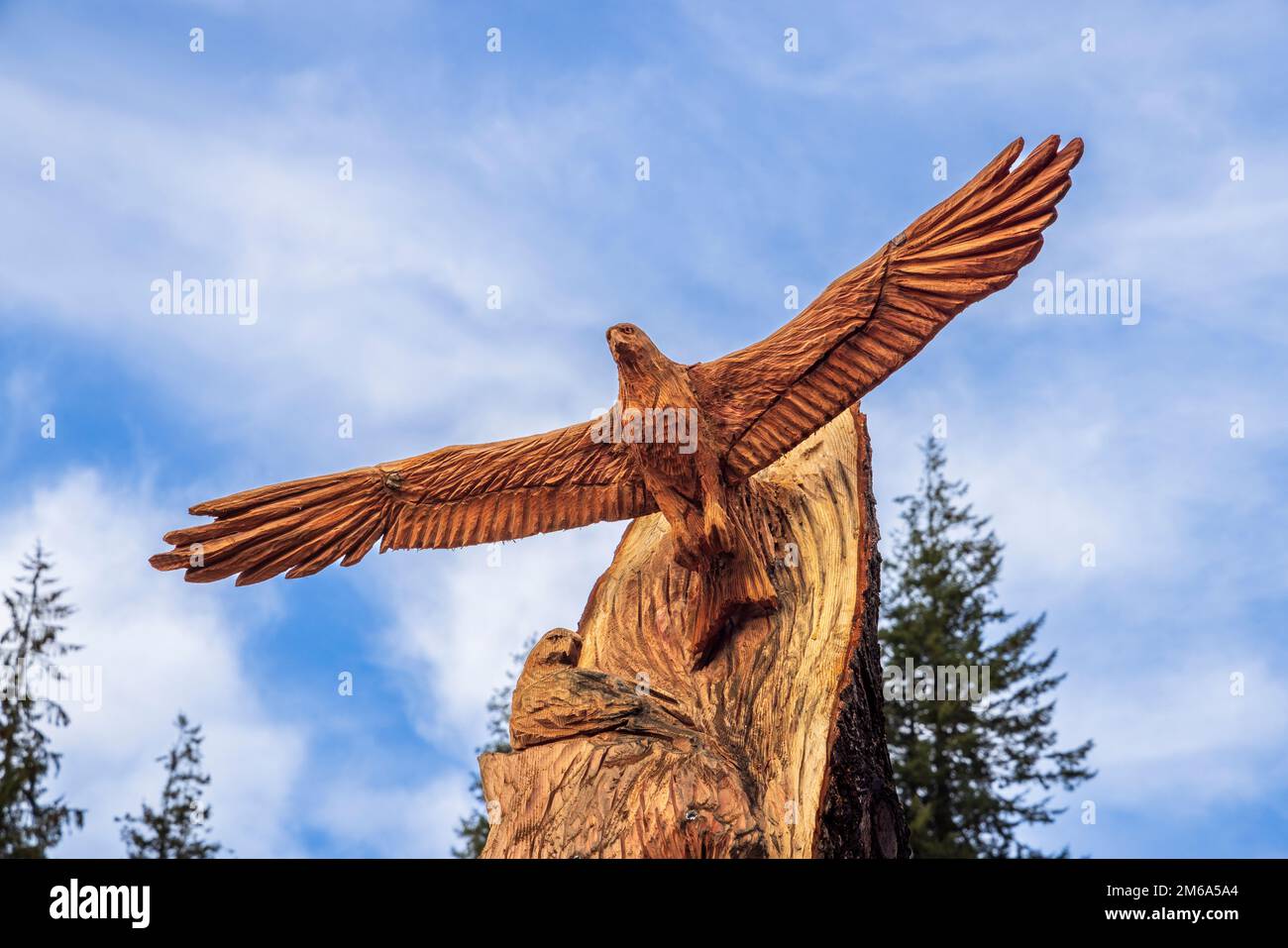 Red kite carving hi-res stock photography and images - Alamy