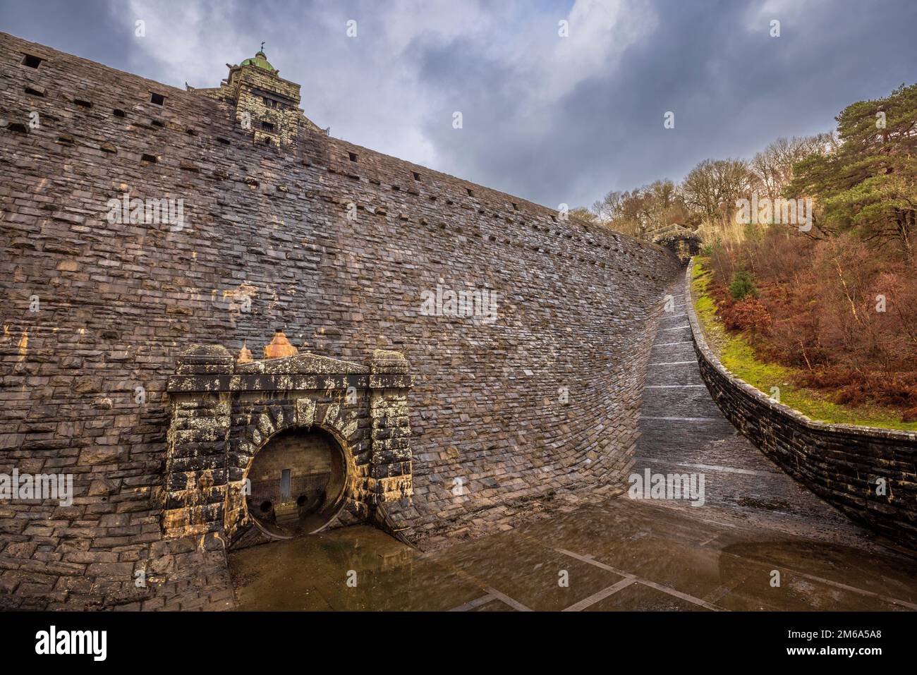 The Pen y Garreg Reservoir dam in the Elan Valley, Powys, Wales Stock ...