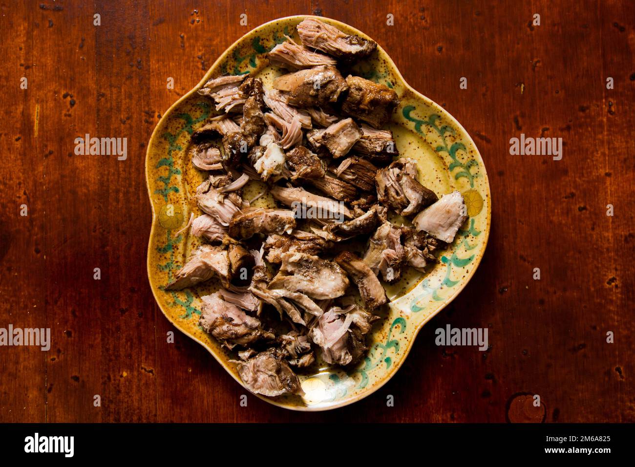 Hands crumbling lamb meat cooked in the oven for hours Stock Photo - Alamy