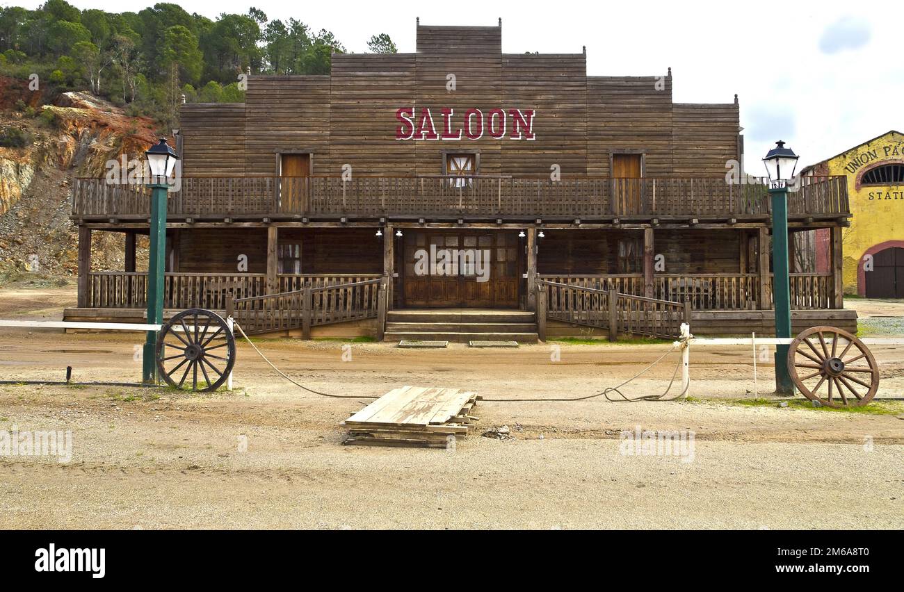Saloon doors hi-res stock photography and images - Alamy