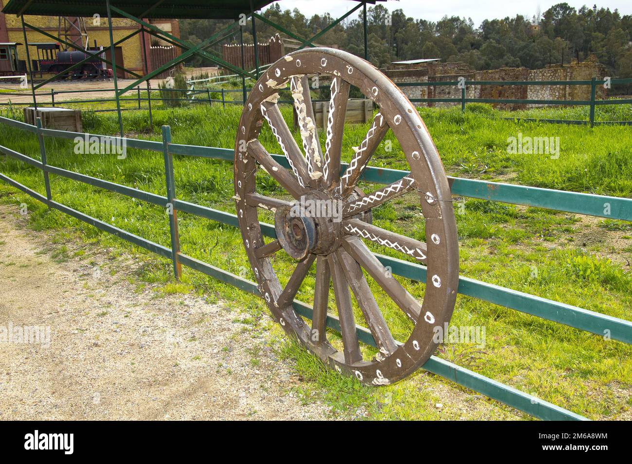 Rustic cartwheel hi-res stock photography and images - Alamy