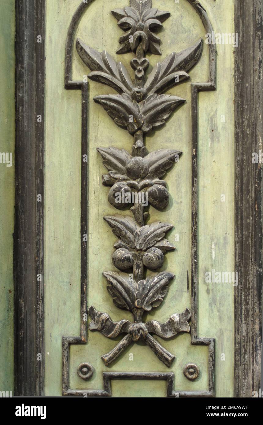 Traditional old style wood door hi-res stock photography and images - Alamy