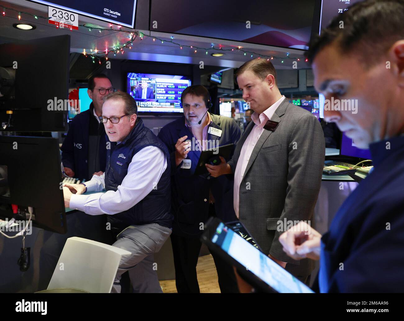 New York, United States. 02nd Jan, 2023. Traders work on the floor of ...