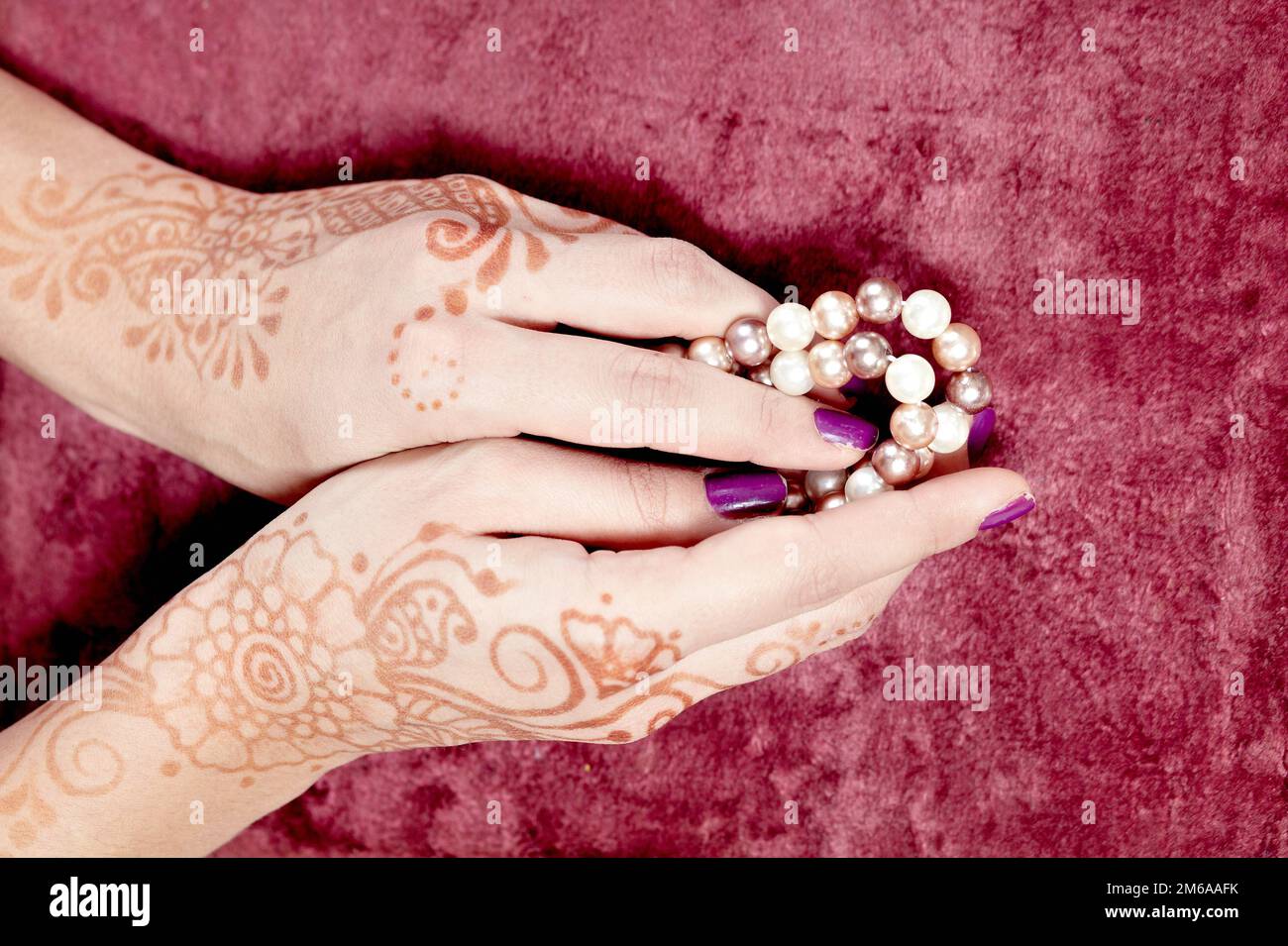 Henna art on woman's hand Stock Photo - Alamy