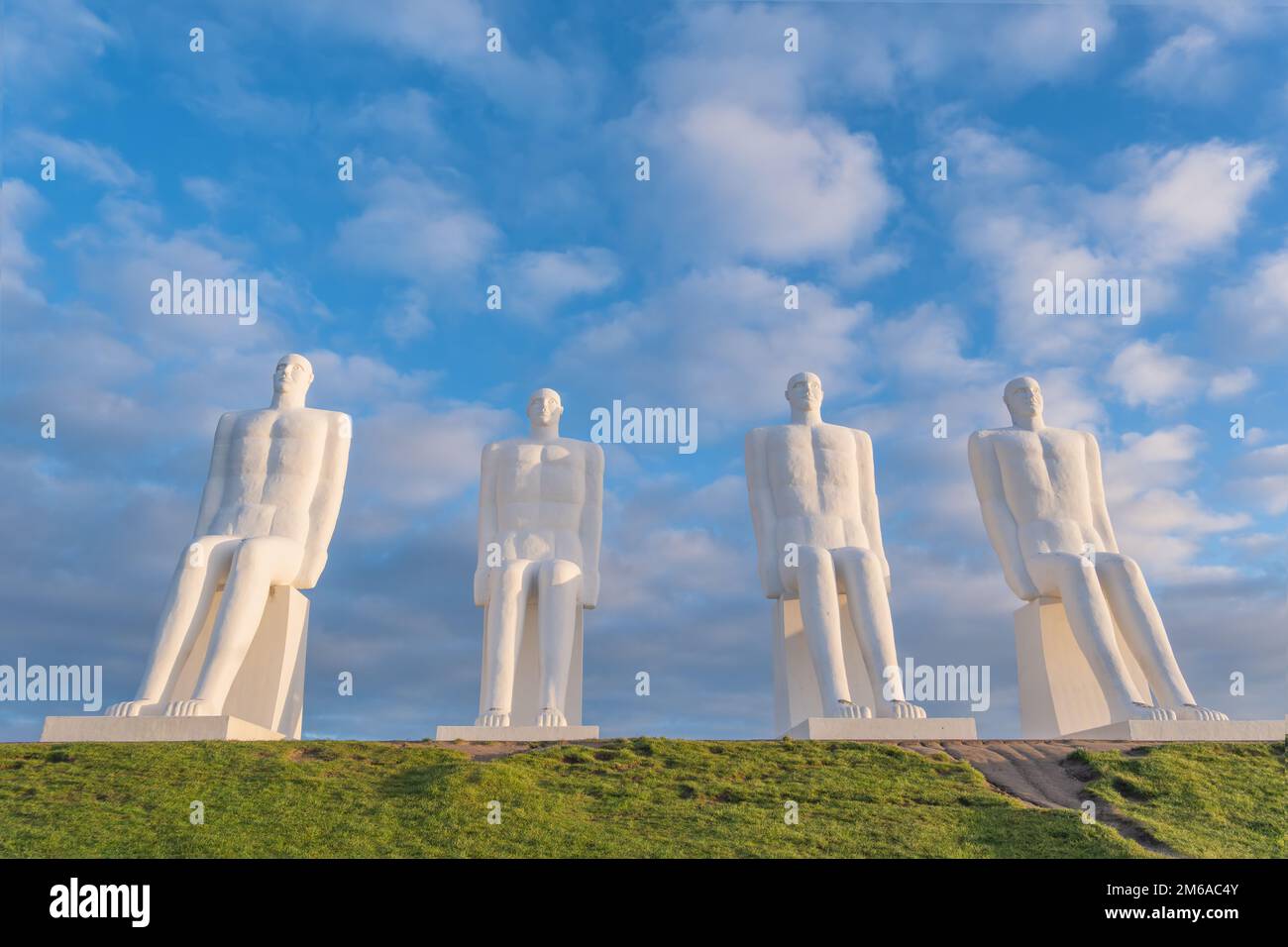 Men meets the sea hi-res stock photography and images - Alamy