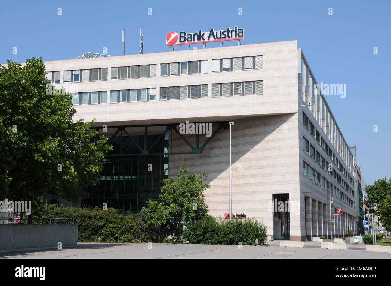 Office building in vienna hi-res stock photography and images - Alamy