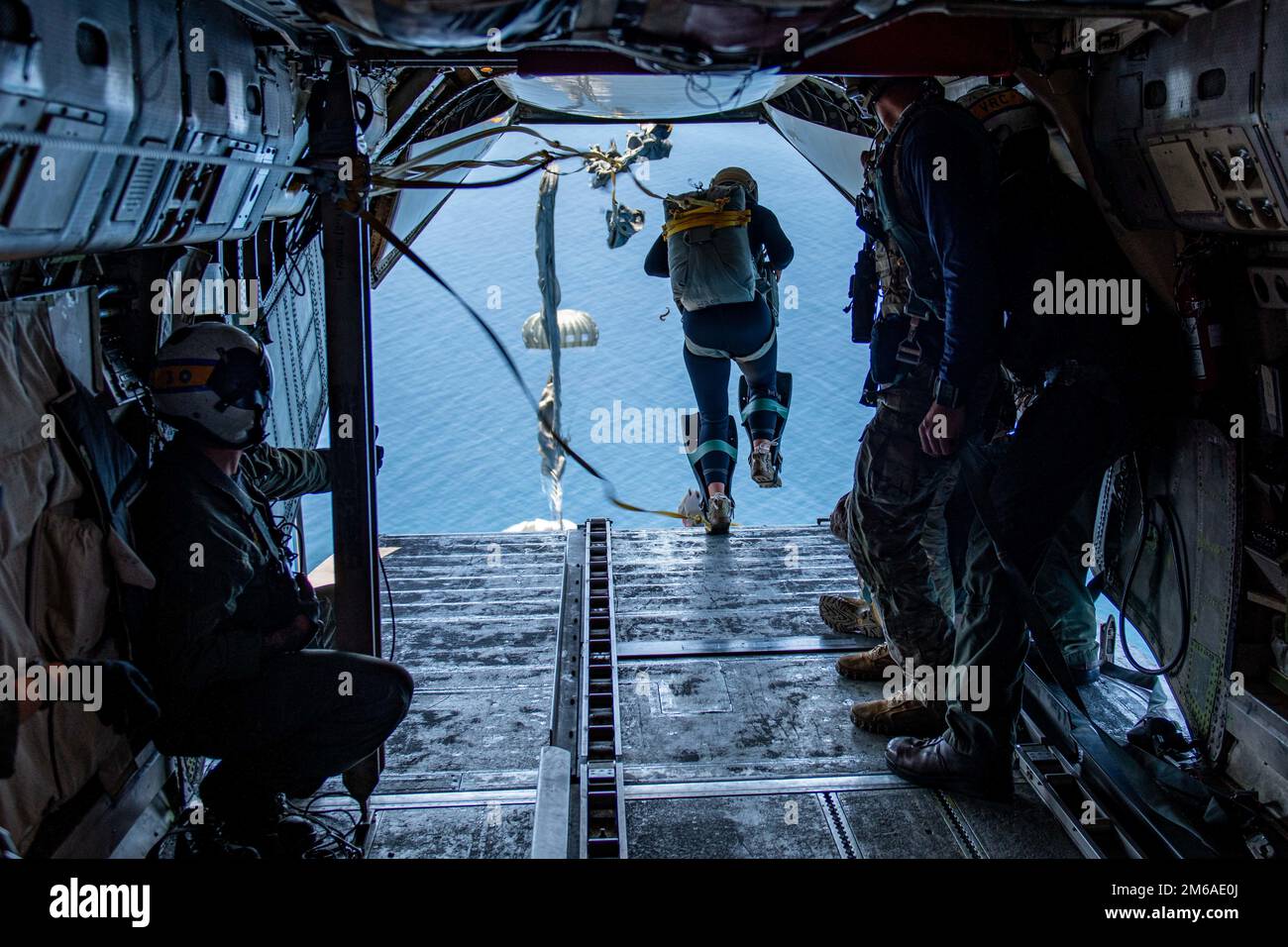 Static diving hi-res stock photography and images - Alamy