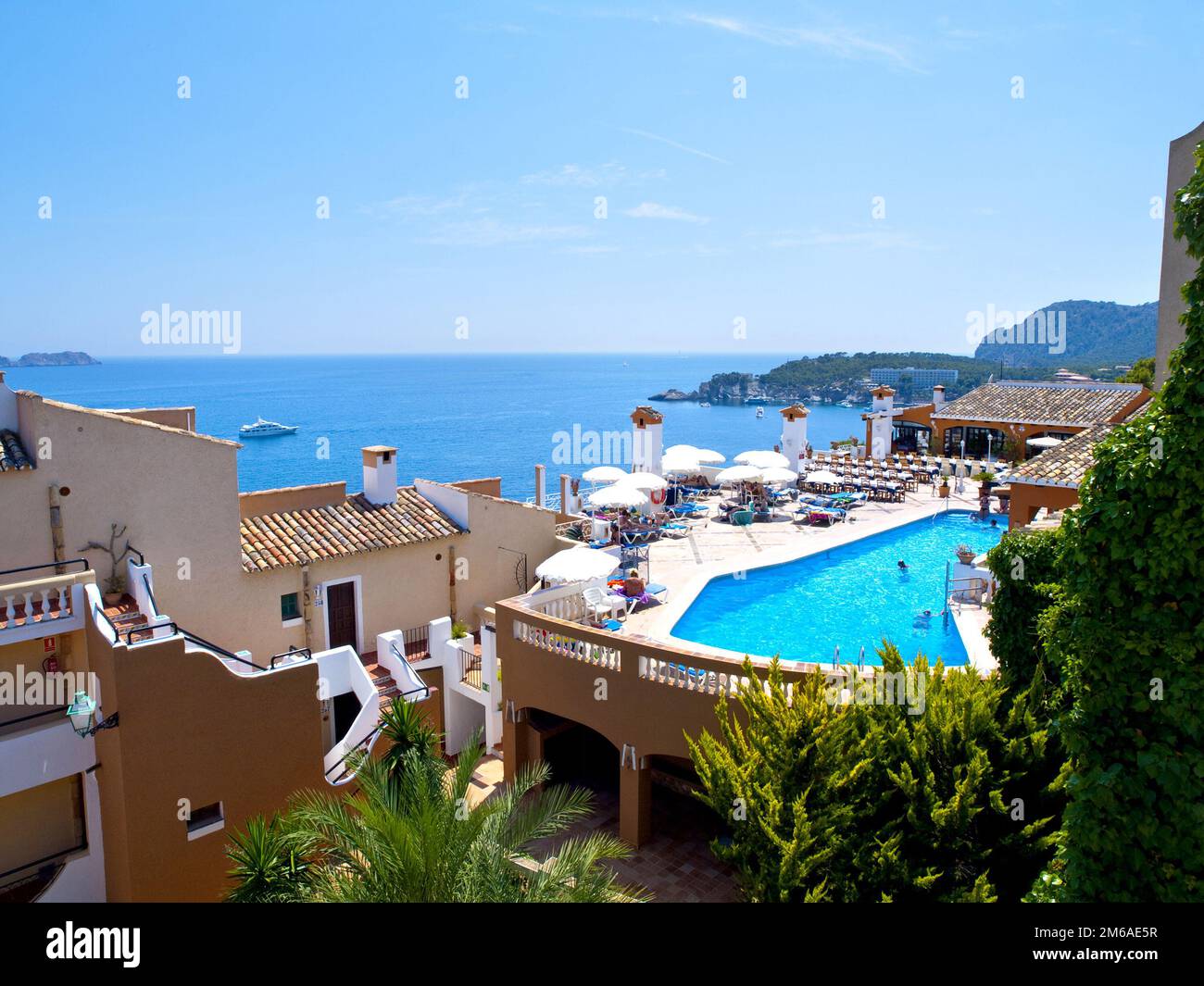 Apartment pool spain hi-res stock photography and images - Alamy