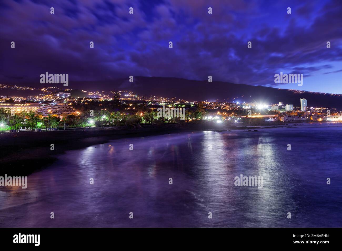 Night city puerto de hi-res stock photography and images - Alamy