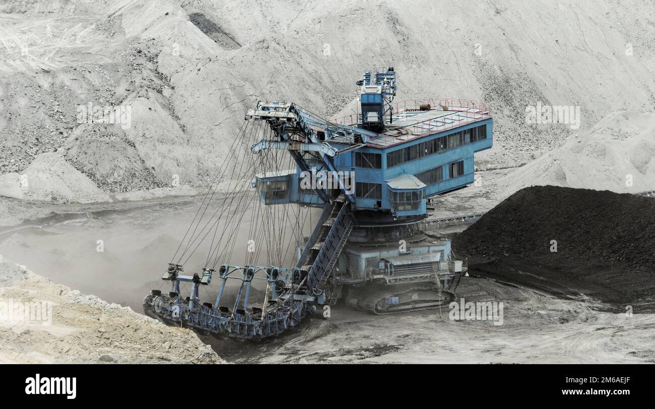 Open pit copper mining hi-res stock photography and images - Alamy