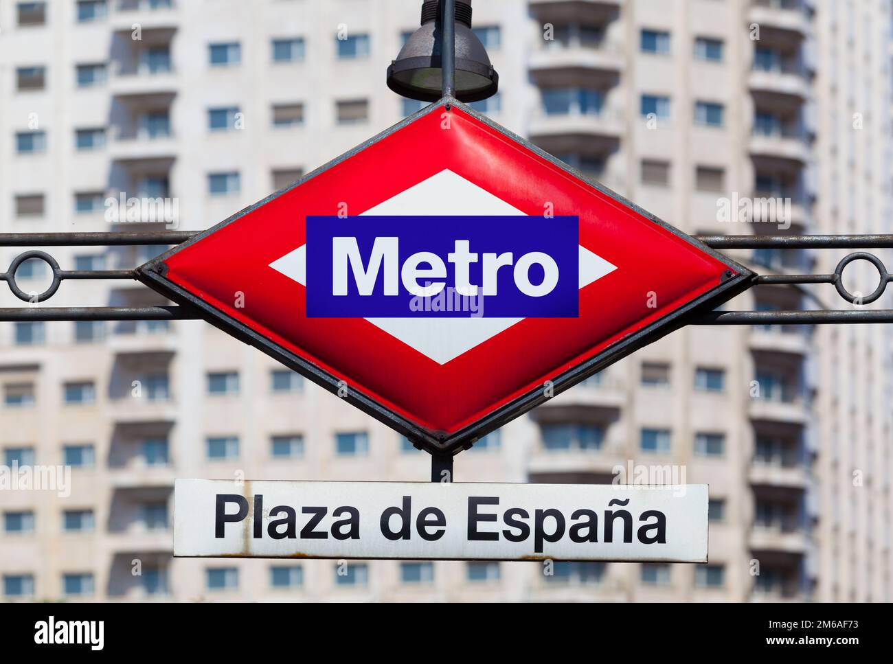 Metro sign plaza de hi-res stock photography and images - Alamy
