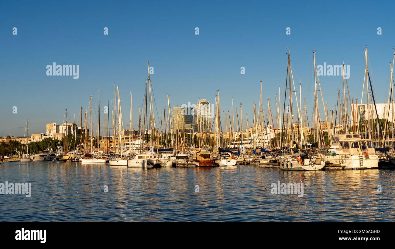 Waterfront harbor in barcelona hi-res stock photography and images - Alamy