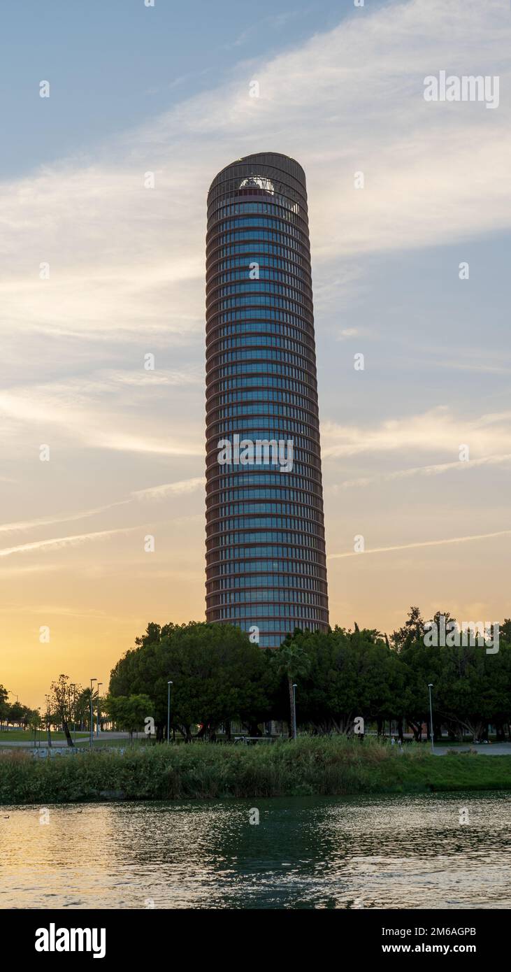 Torre sevilla triana hi-res stock photography and images - Alamy