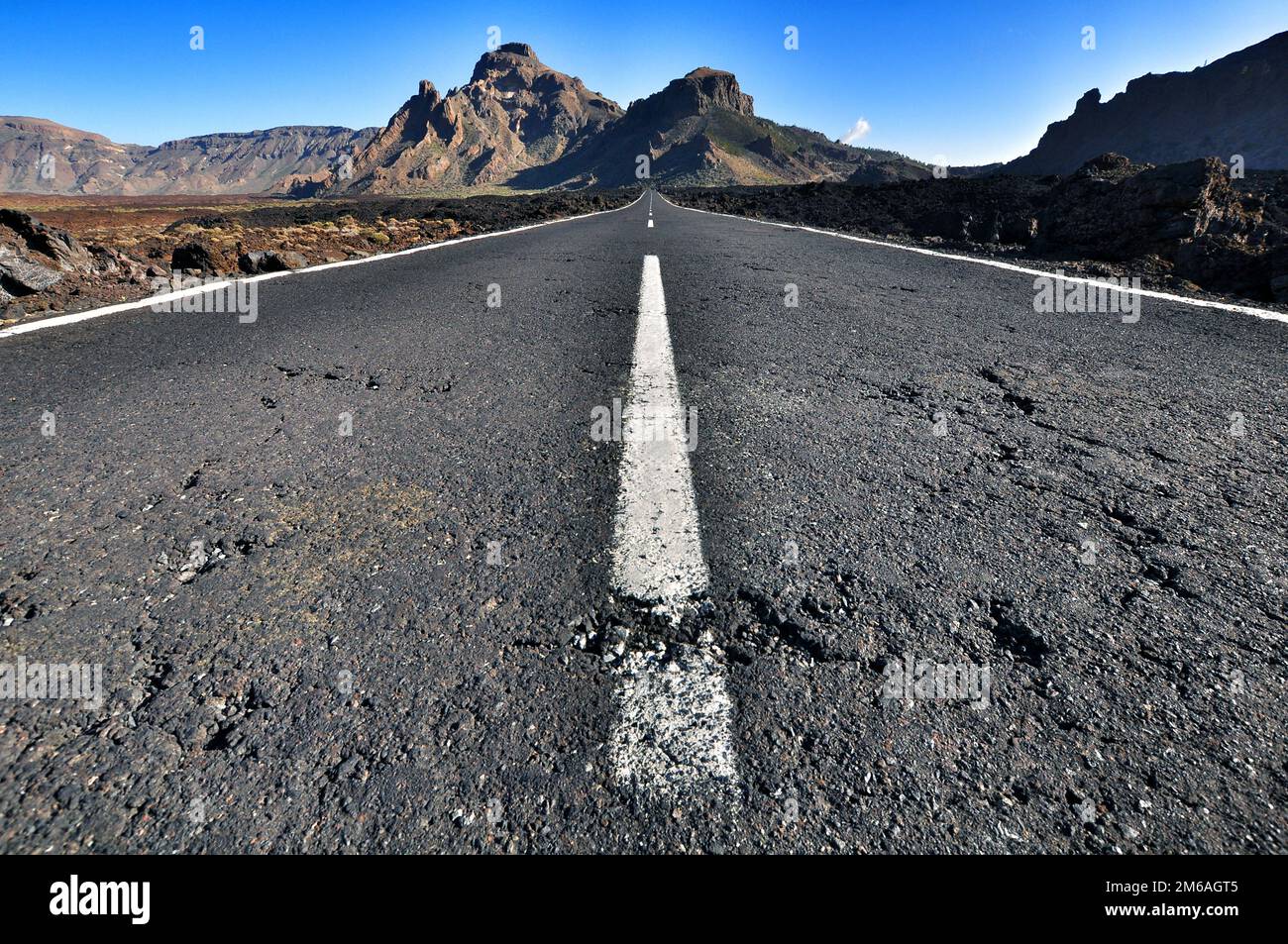Country two lane highway hi-res stock photography and images - Alamy