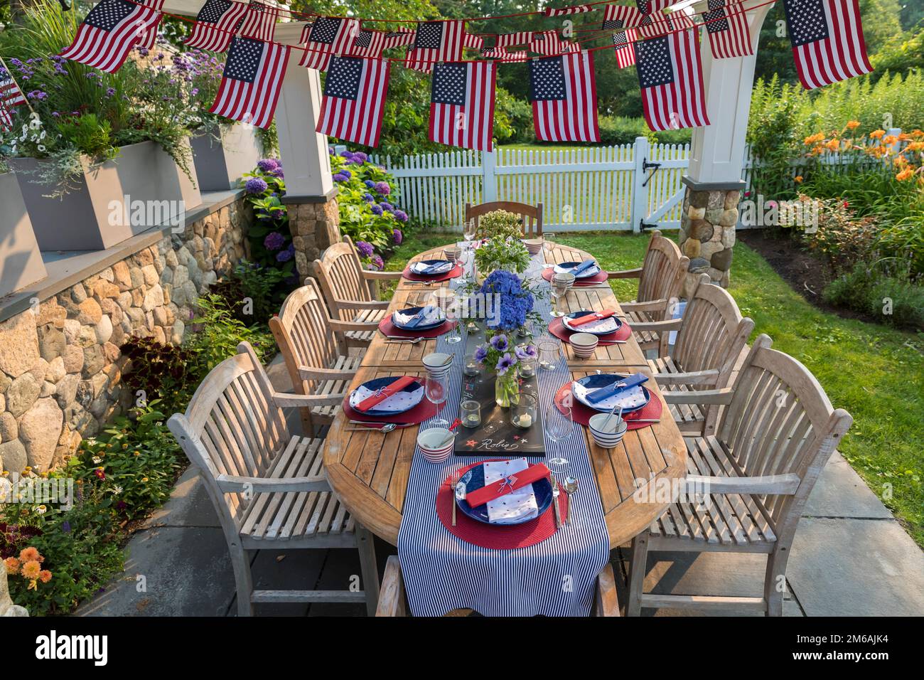 Festive Fourth of July party table set for garden party Stock Photo - Alamy