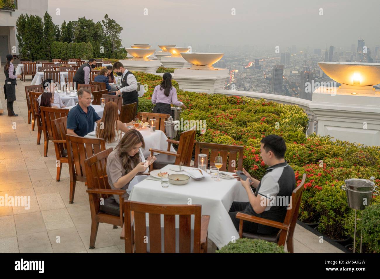 Dinner at top of skyscraper hi-res stock photography and images - Alamy