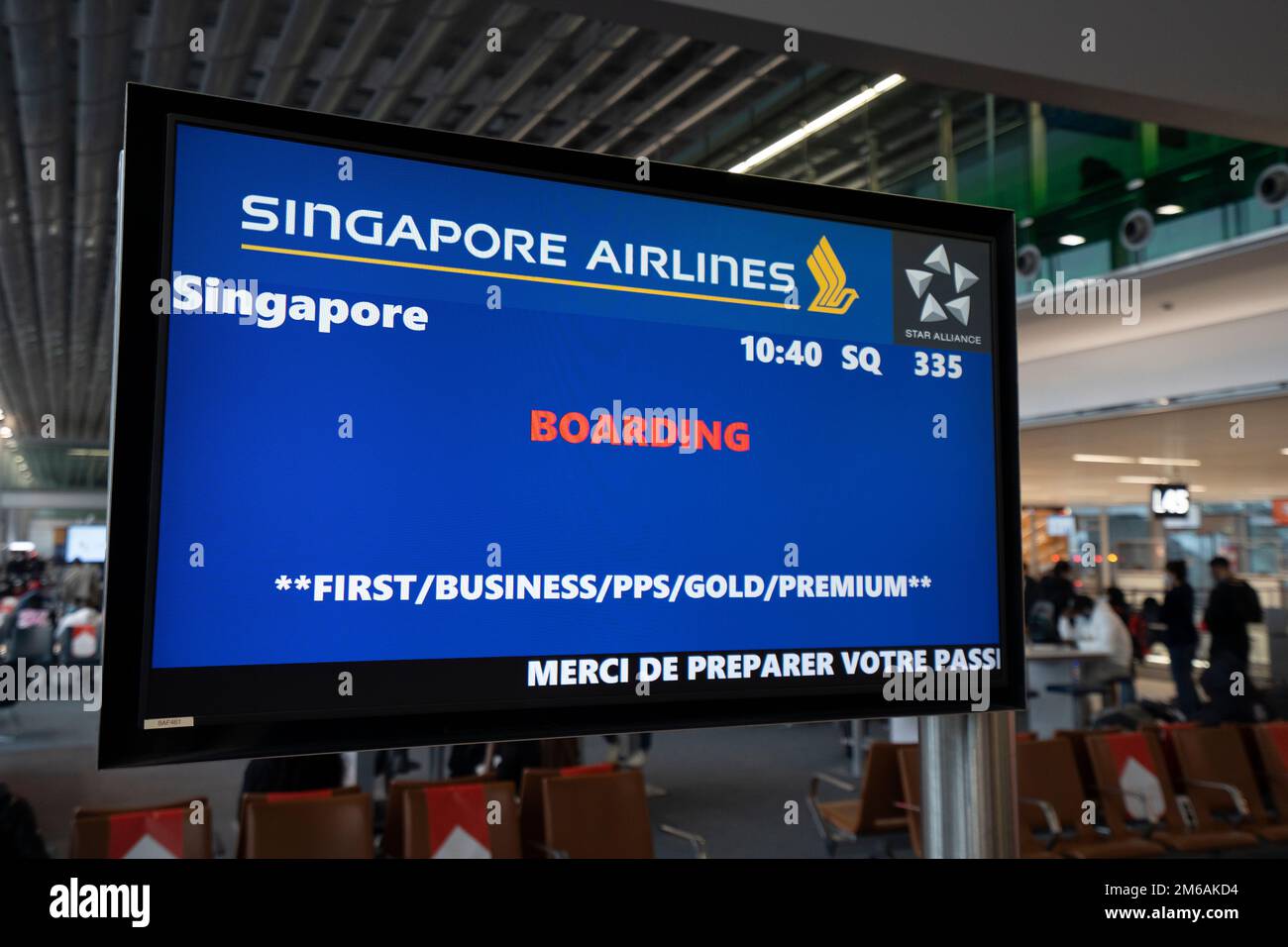 Departure Screen shows Singapore Airlines Boarding flight From Paris ...