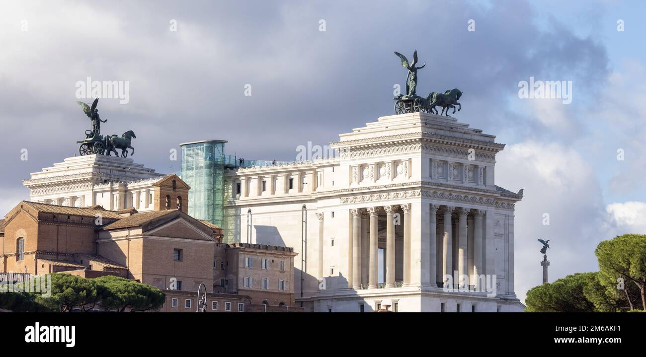 Old Historic Building in Downtown Rome, Italy Stock Photo - Alamy