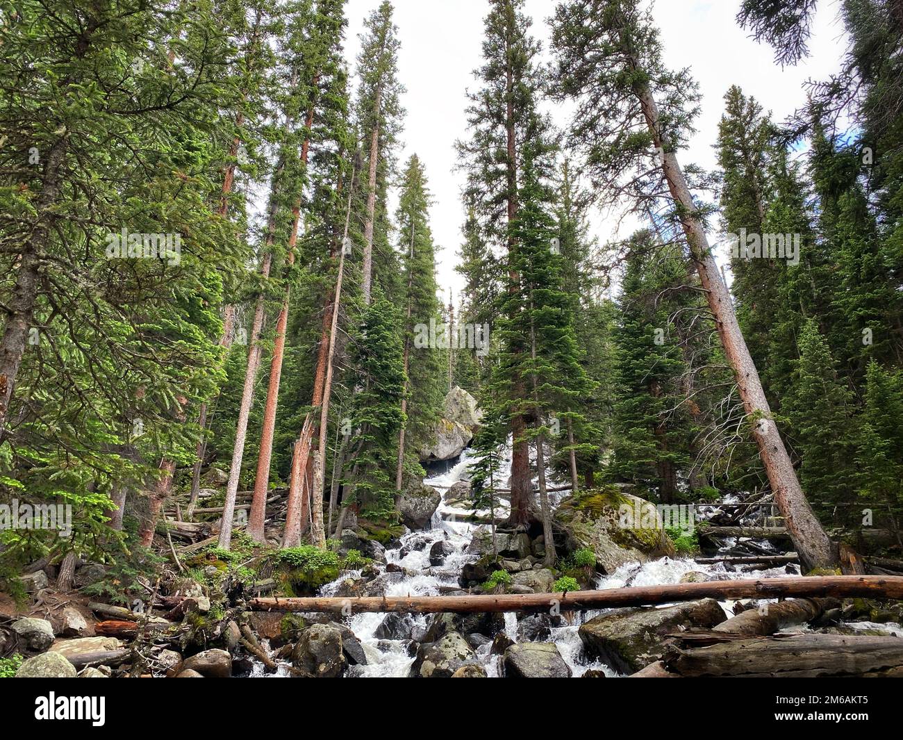 River running down mountain hi-res stock photography and images - Alamy
