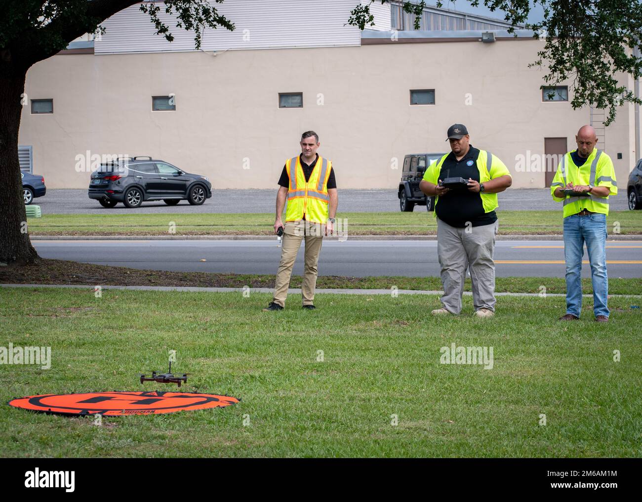 Members from the Naval Facilities Engineering Systems Command (NAVFAC ...