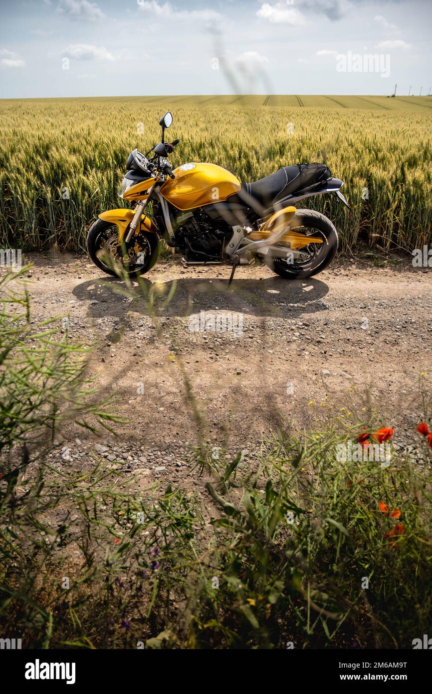 Gravel road side motorcycle hi-res stock photography and images - Alamy