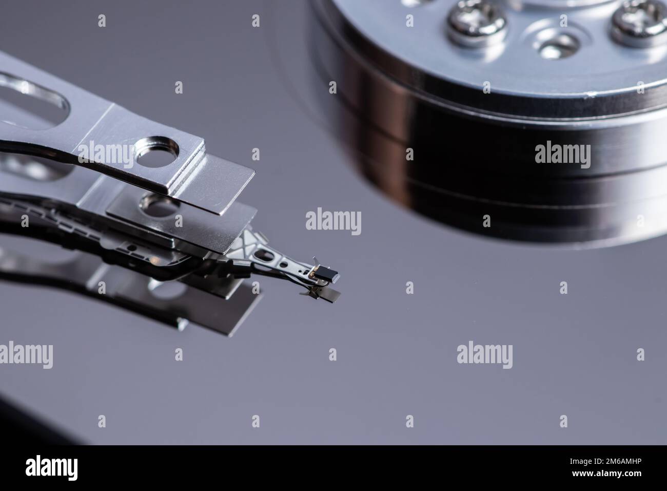 The block reads the magnetic hard disk drive head Stock Photo - Alamy