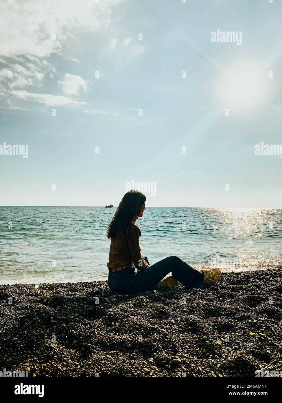 Looking into the sun hi-res stock photography and images - Alamy
