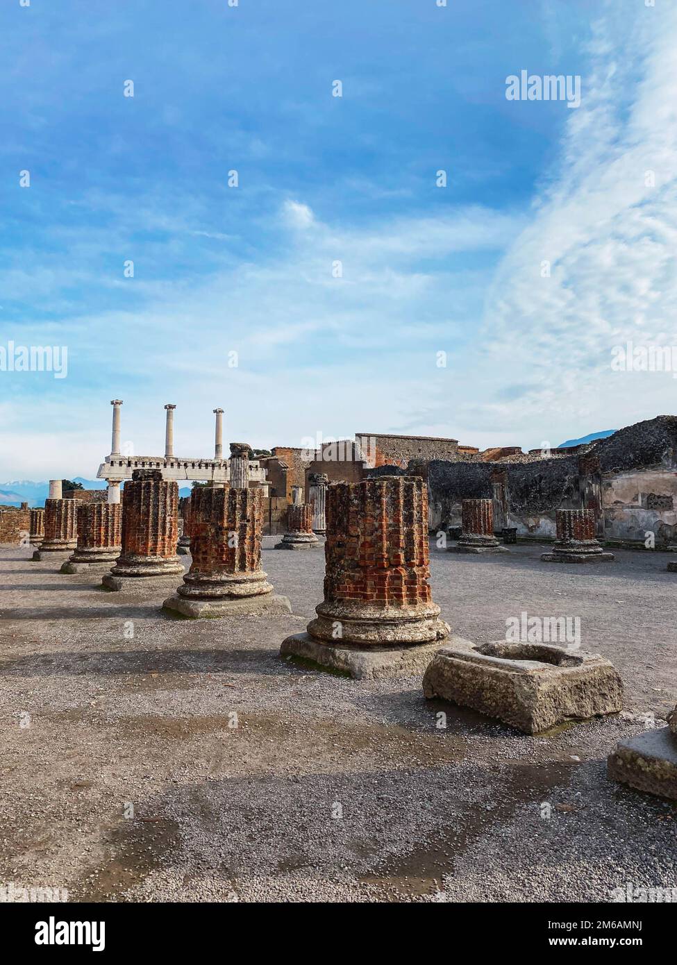 historical columns in the city of pompeii Stock Photo - Alamy