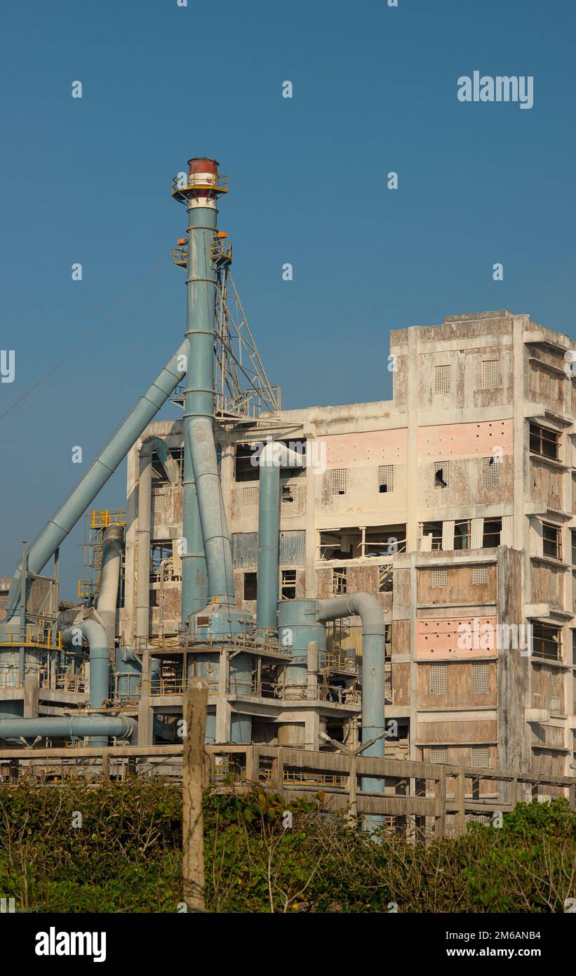 Factory sky hi-res stock photography and images - Alamy