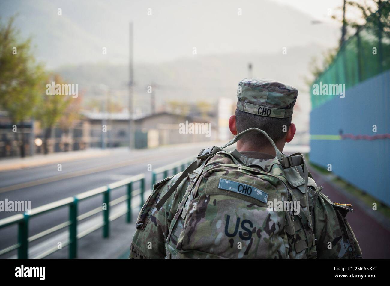 Soldiers from Headquarters and Headquarters Company, United States Army ...
