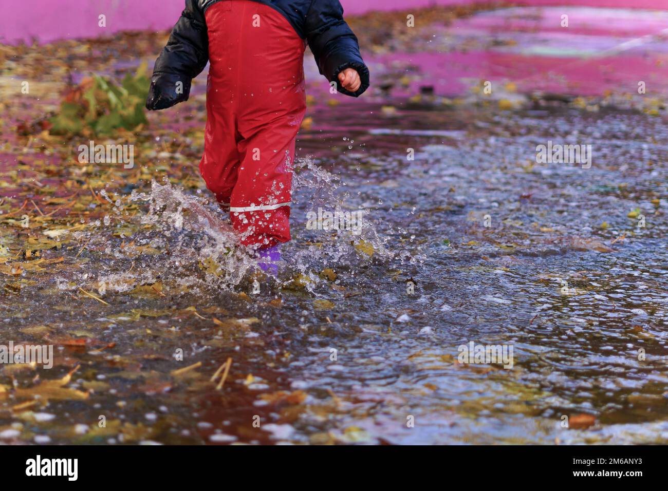 Child foot water foot hi-res stock photography and images - Alamy