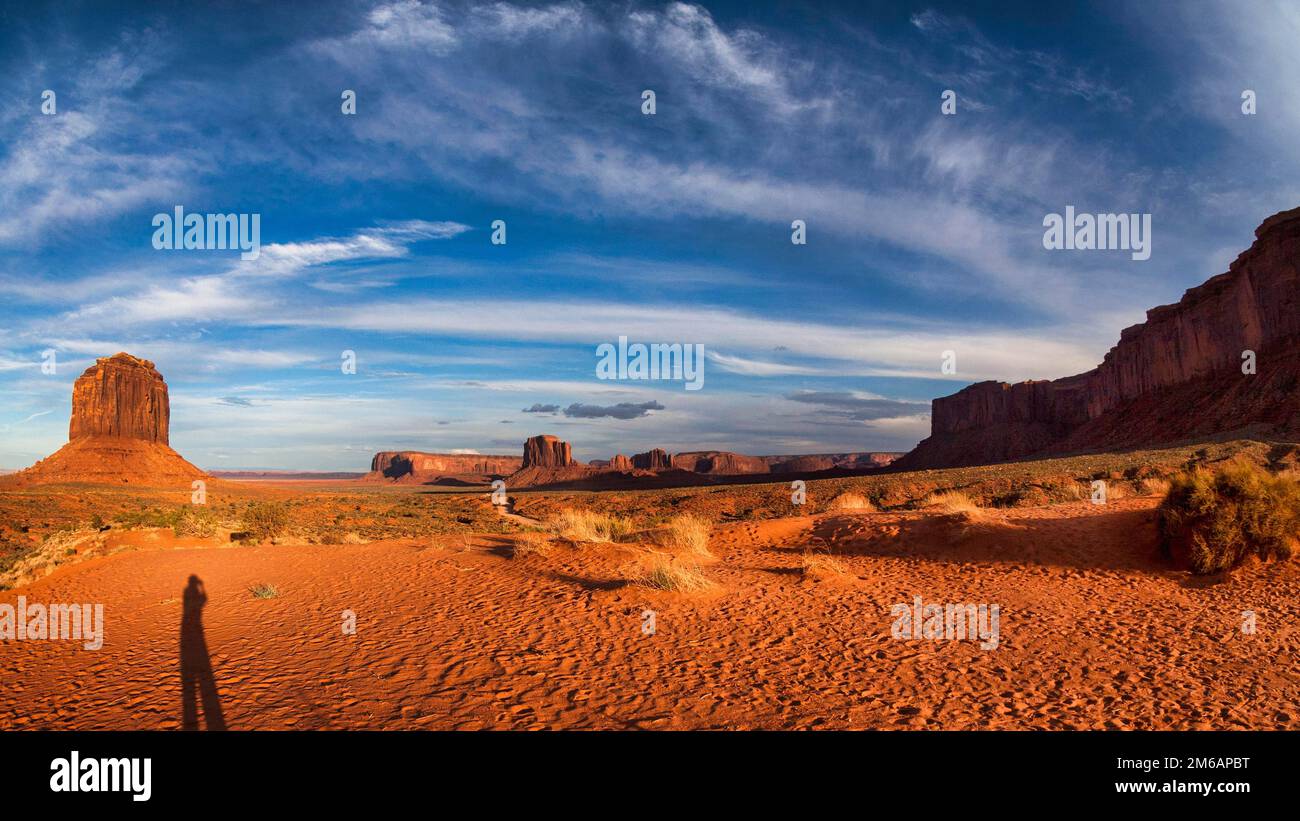 Monument Valley, illuminated by the evening sun, striking rock Merrick ...