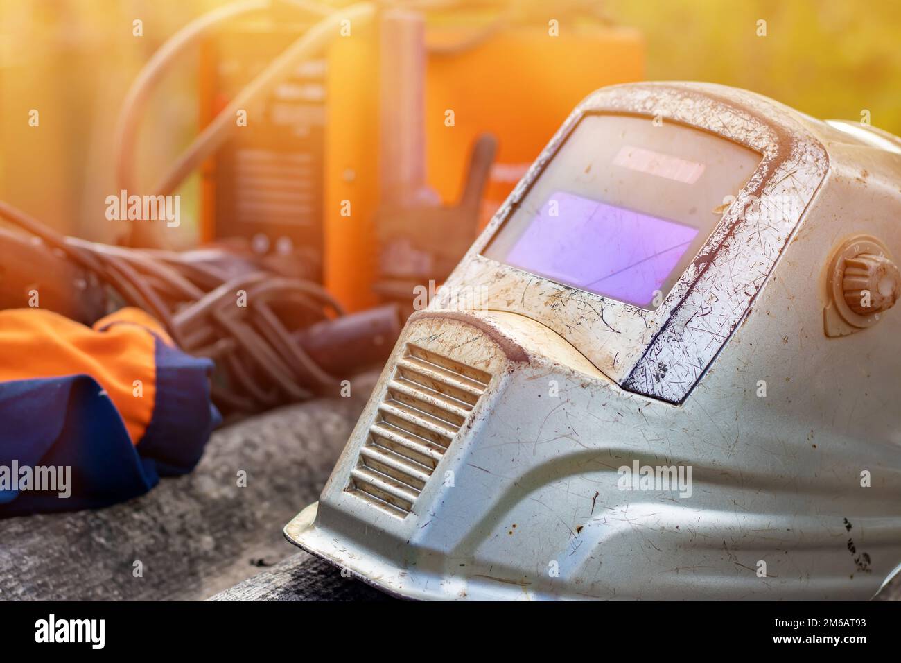 Welders mask hi-res stock photography and images - Alamy