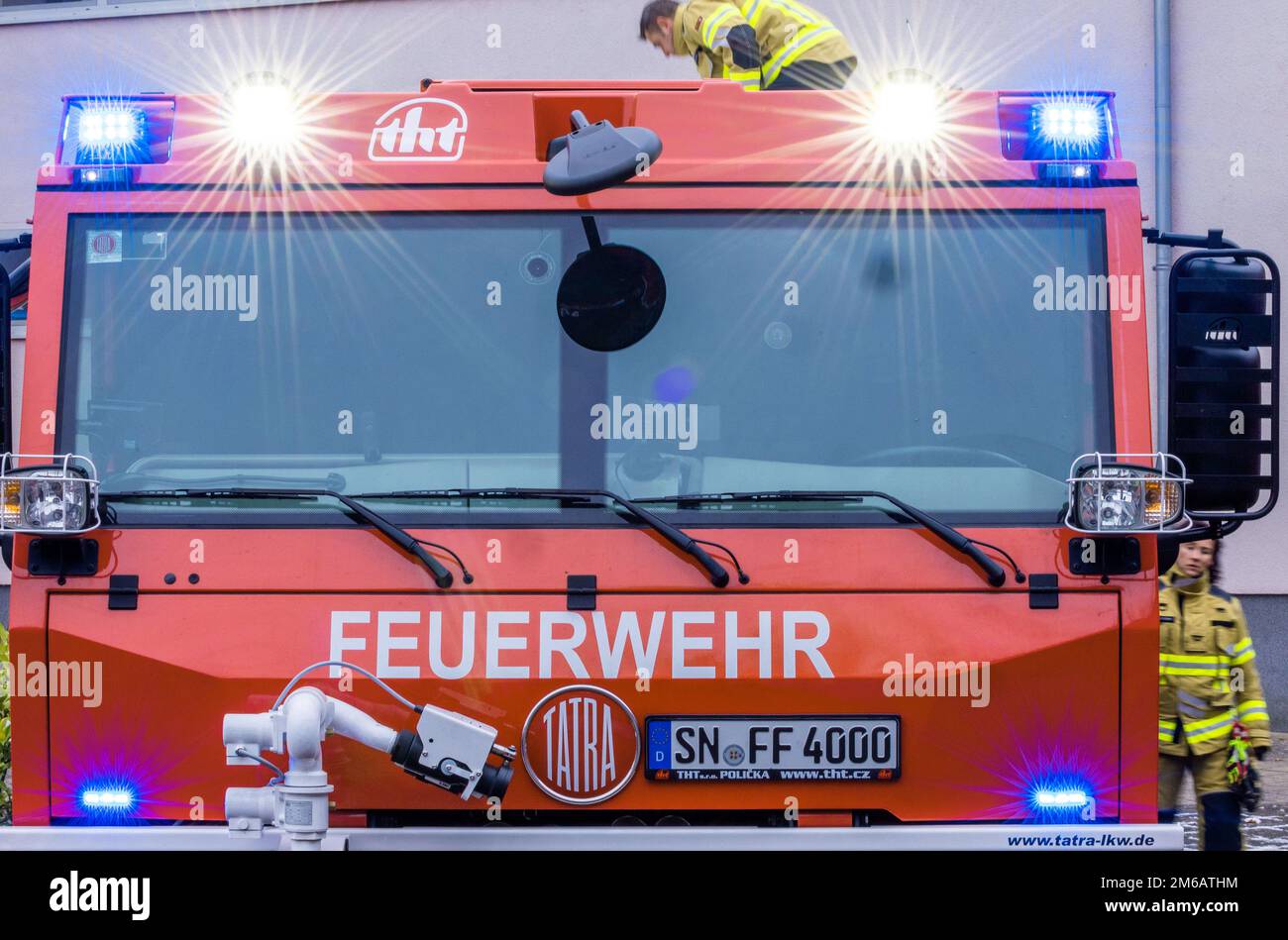 Malchow, Germany. 22nd Nov, 2022. Firefighters from Schwerin take ...