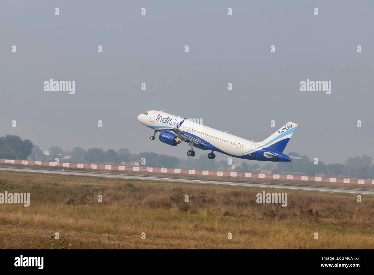Indigo plane hi-res stock photography and images - Alamy