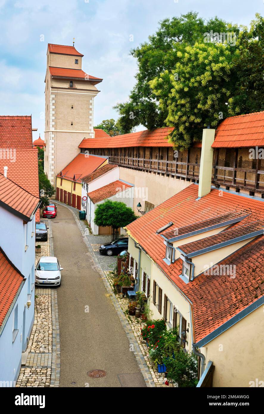 Noerdlingen city wall, the only completely accessible city wall in ...