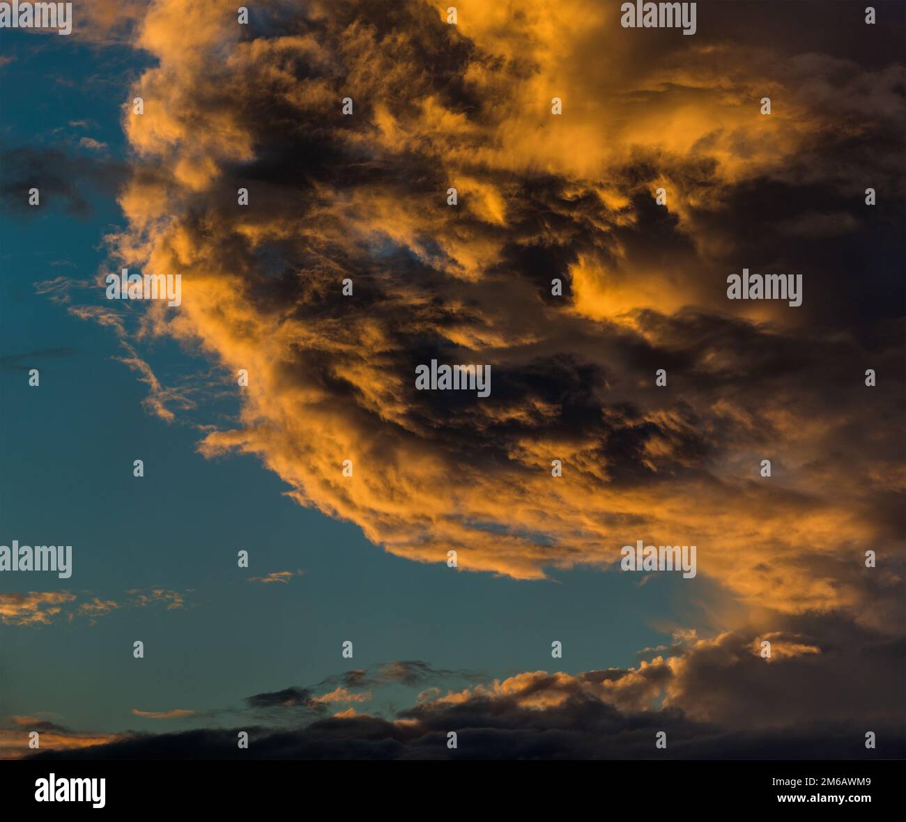 Gold clouds hi-res stock photography and images - Alamy