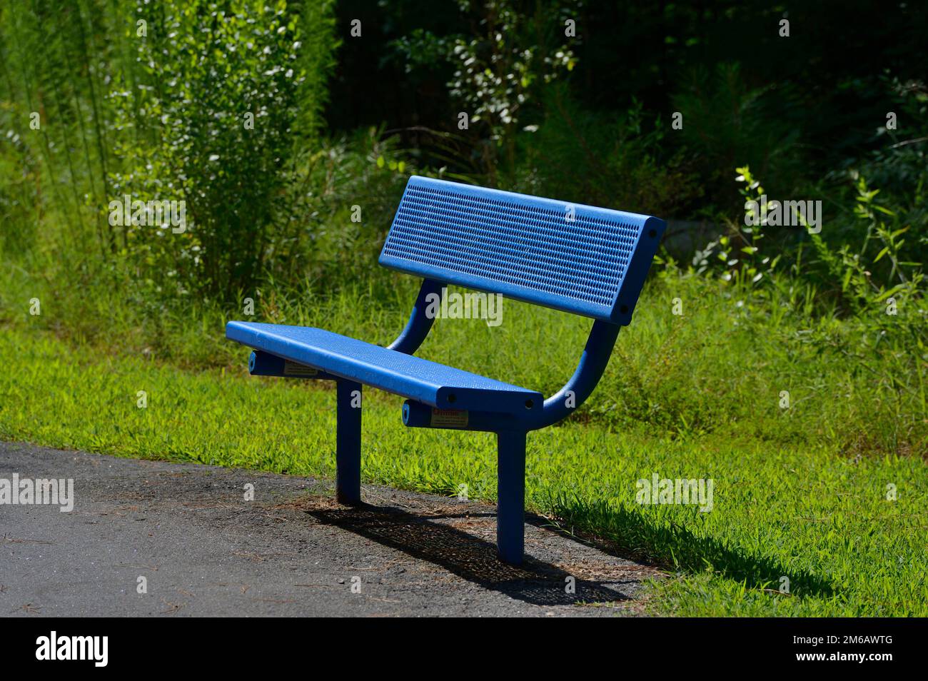 Bench with no one hi-res stock photography and images - Alamy