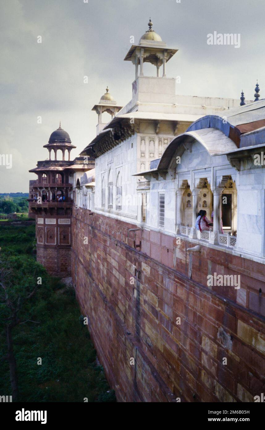 Side elevation hi-res stock photography and images - Alamy