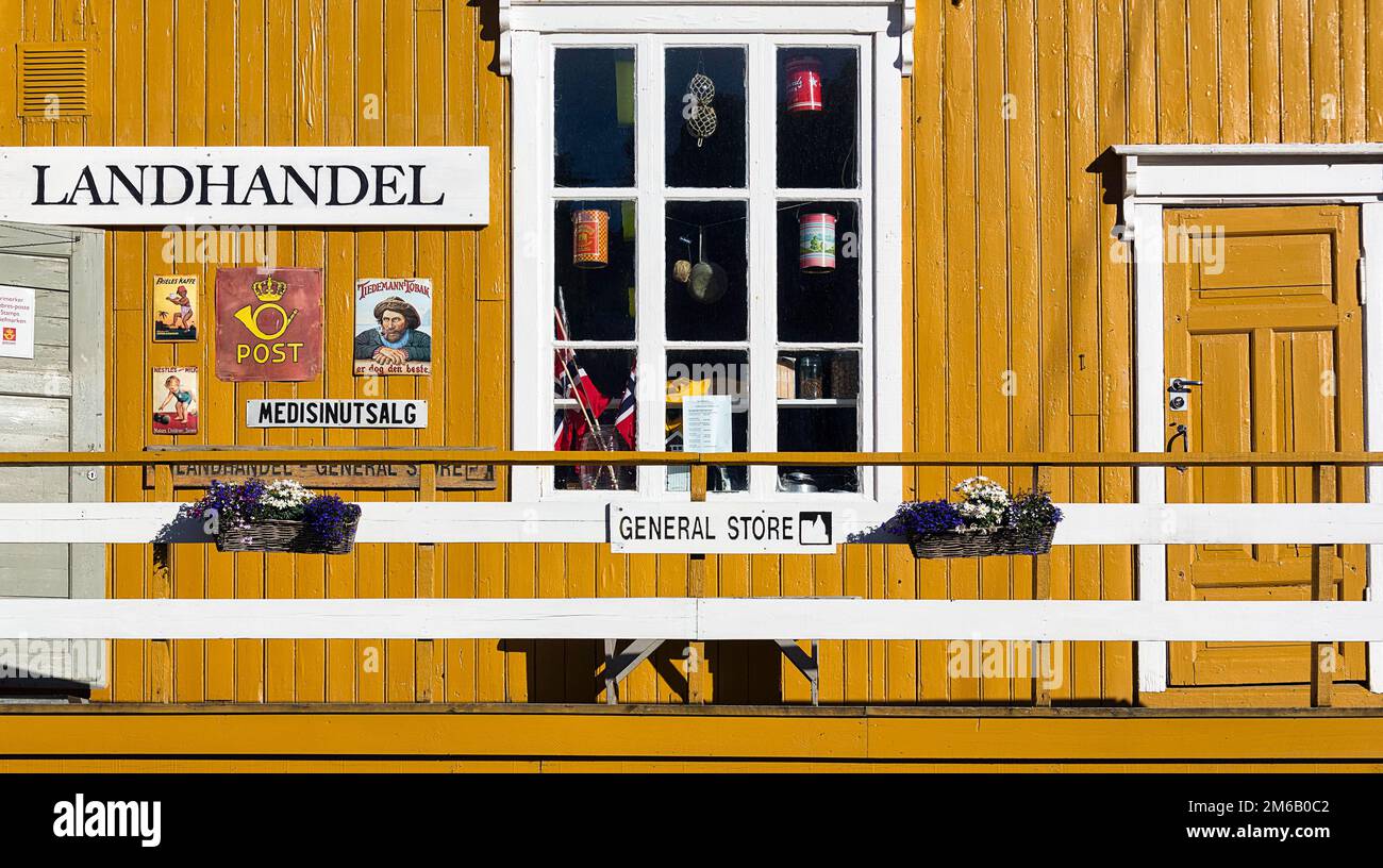 Old fashioned general store sign hi-res stock photography and images ...