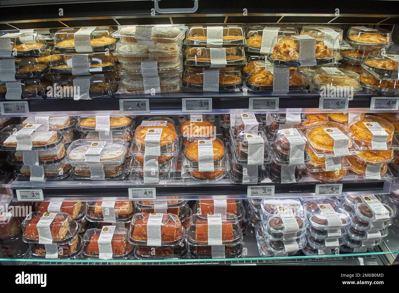 Packed cake hi-res stock photography and images - Alamy